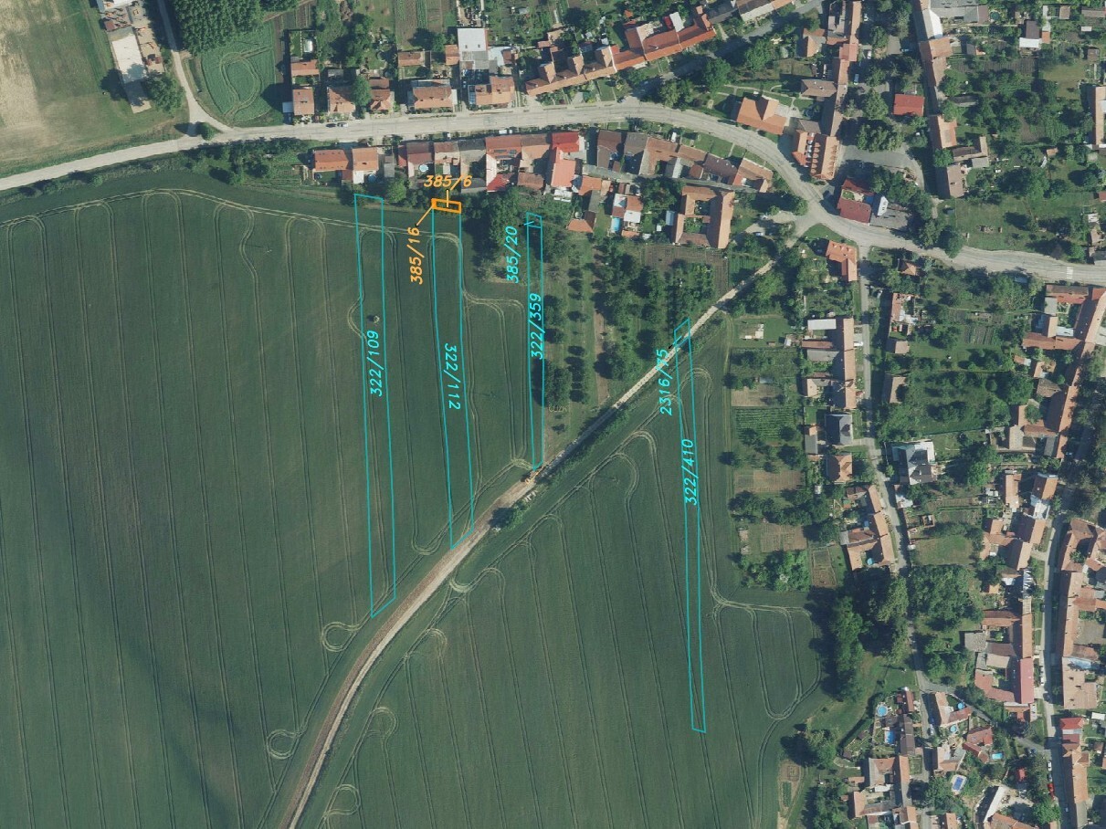 Pozemek o velikosti 6867m2, Morkůvky